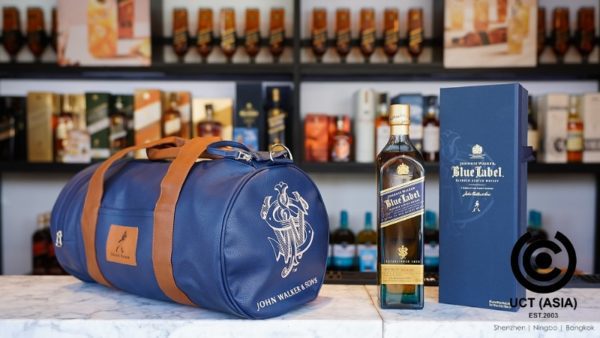 Johnnie Walker Promotional Sports Bag In Dubai – How Is This A Clever ...